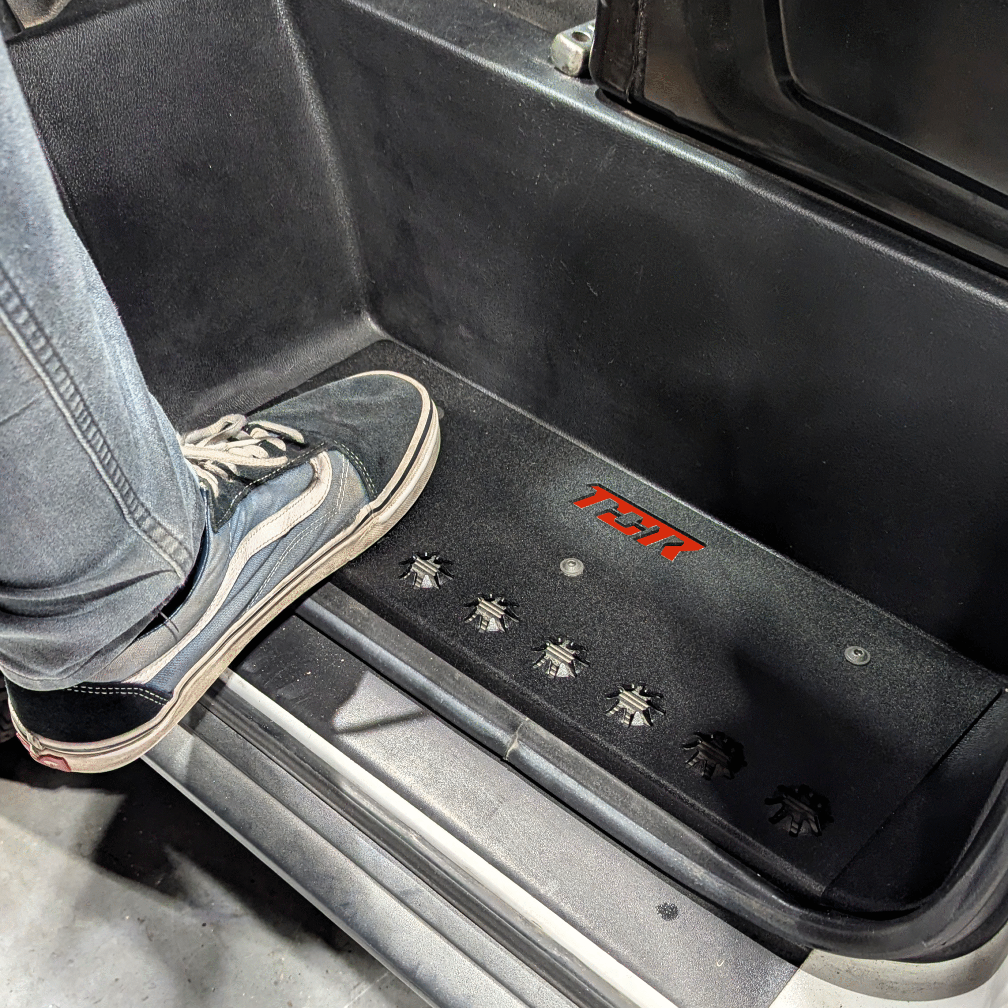 Ford Transit – Grip Step (Pair) – Transit Off-Road